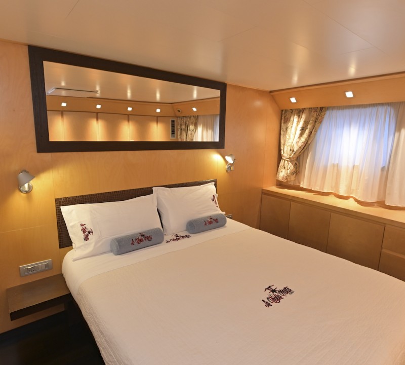 LA VOGLIA MATTA Yacht Charter Details, Clemna | CHARTERWORLD Luxury ...